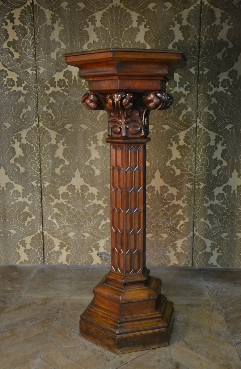 Colonne de style Néo-Gothique en chêne - Rennes Antiquités