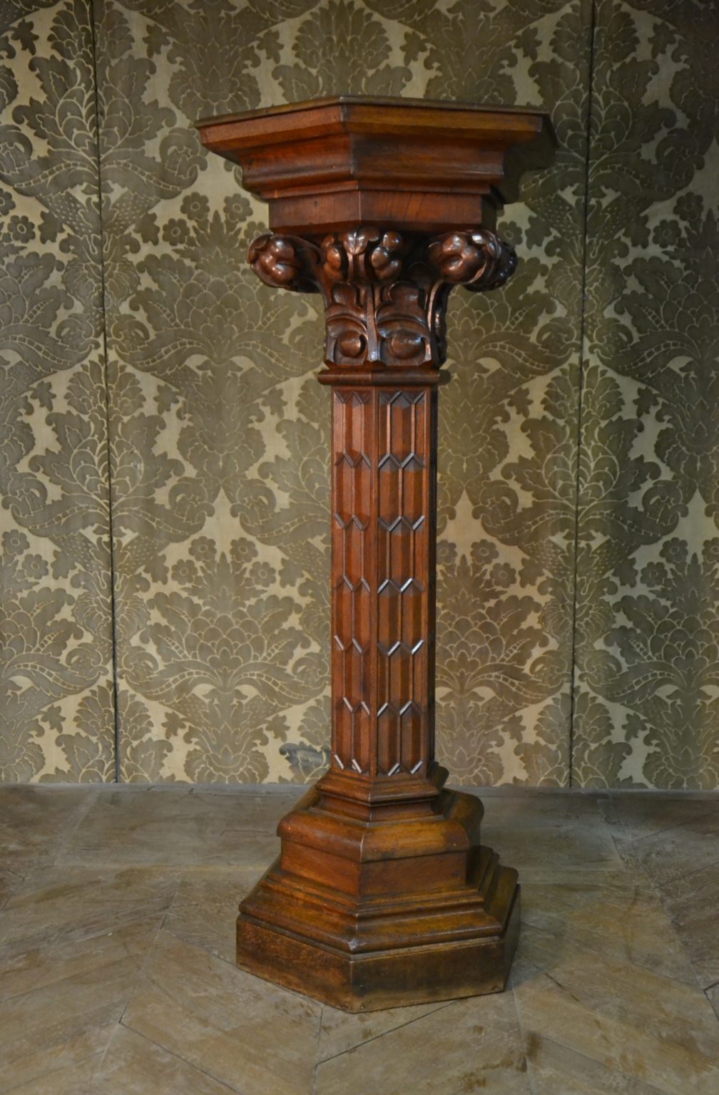 Colonne de style Néo-Gothique en chêne - Rennes Antiquités